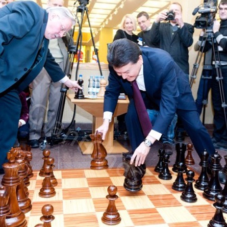 Outdoor Chess Set for Gardens or Furniture Decorations - from 8 inchi ...