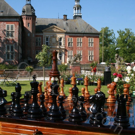 Outdoor Chess Set for Gardens or Furniture Decorations - from 8 inchi ...